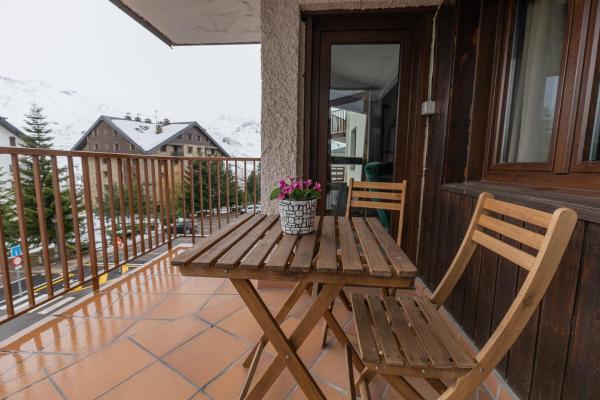 Anayet - Plaza Del Reloj En Formigal - By Pirineos 360 - Formigal