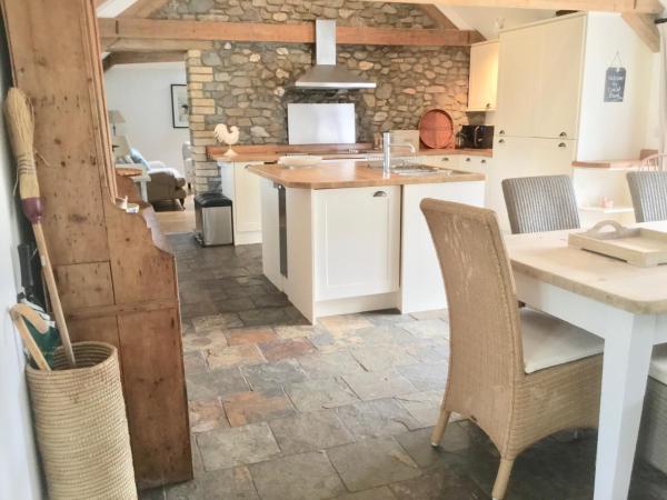 Cuckoo Barn At Penygaer Farm Near The Brecon Beacons - England