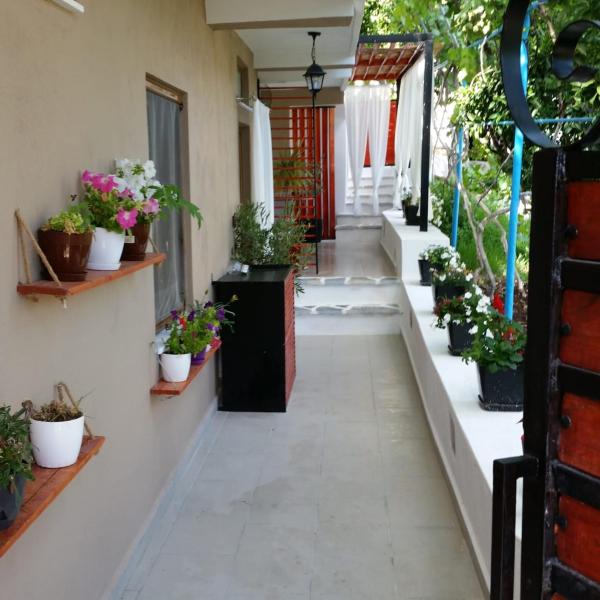 Home Away From Home - Albanie