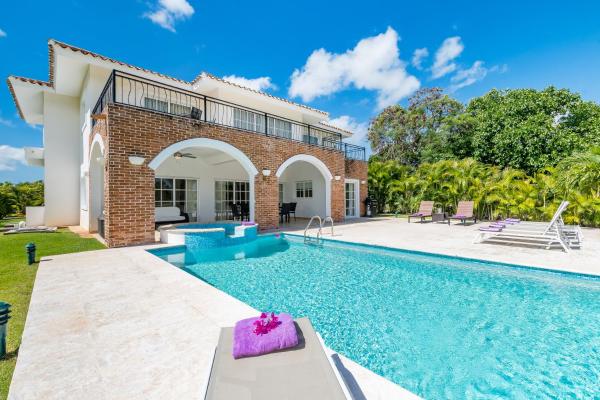 Casa Bonita: Cozy Villa With Golf Course View, Private Pool, Jacuzzi & Staff - Punta Cana