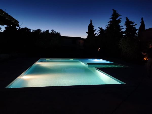 Villa Ivanka Murter Ap D Sa Grijanim Bazenom I Besplatnim Parkingom - Murter