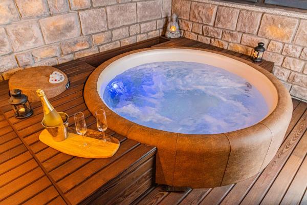 Jacuzzi - Flexible Selfcheckins 20 - Zagreb - Luxury - Garage - Smart - Brand New - Apartments Repinc - Zagreb