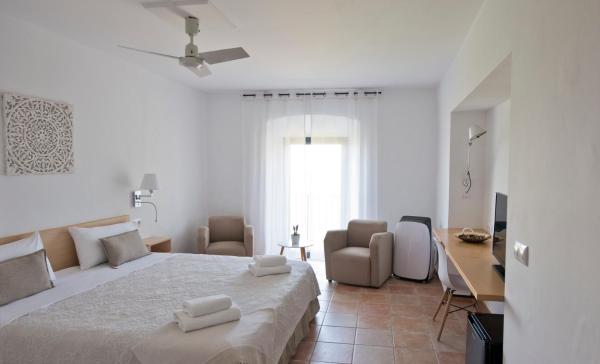Hostal La Salut De Terrades - Catalonia
