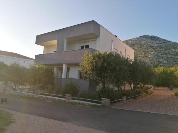 Apartments Lota - Starigrad-Paklenica