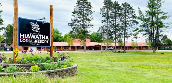 Hiawatha Lodge Inn - Eagle River, WI