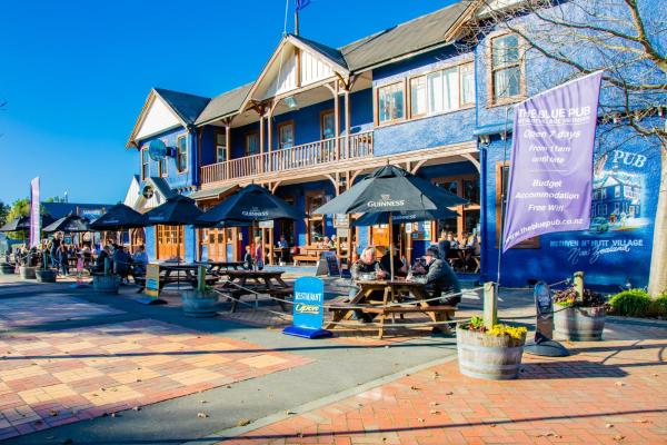 The Blue Pub - West Coast