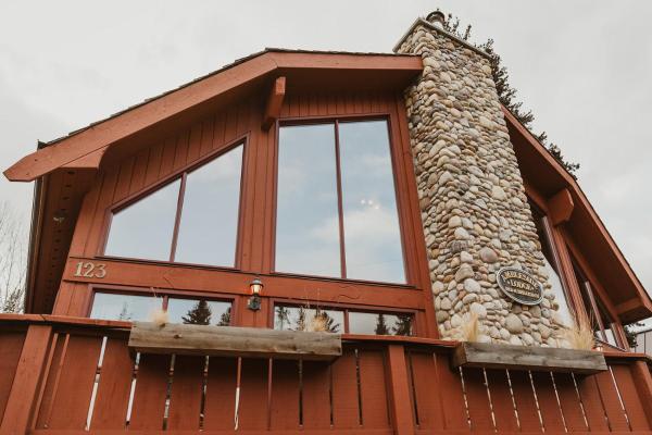 Ambleside Lodge Bed & Breakfast - Alberta