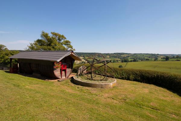 Gîte Insolite Les Tonneaux Sa Vue Magnifique Et Panoramique - Orne