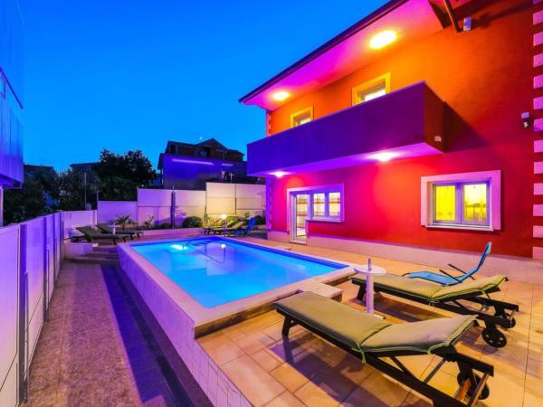 Simplistic Holiday Home In Okrug Gornji With Swimming Pool - Trogir