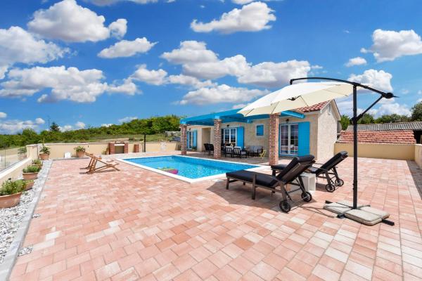 Stone Villa Jurenda With Pool - Sukošan