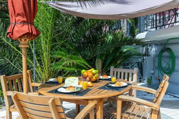 Pelige Yourhosthelper - Cannes