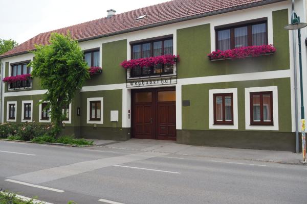 Weghuberhof Ferienwohnungen - Schwechat