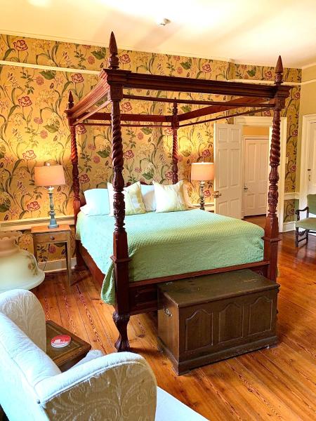 The Lily Inn - Burlington - Bucks County, PA