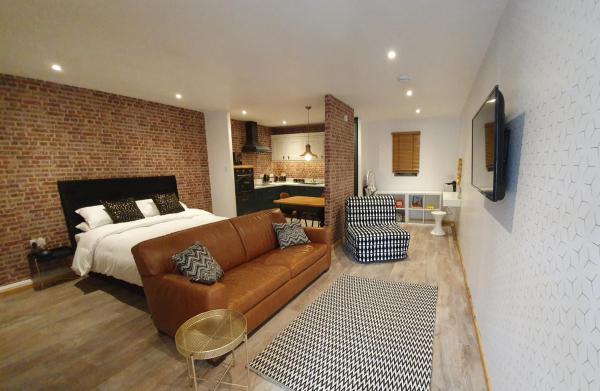 The Snug Bourne - Bourne