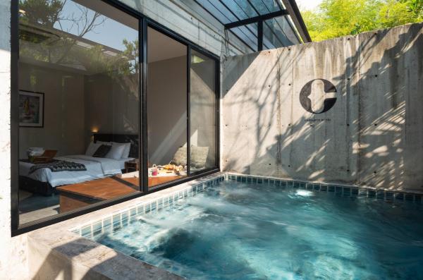 Cherlock Hotel - Chiang Mai