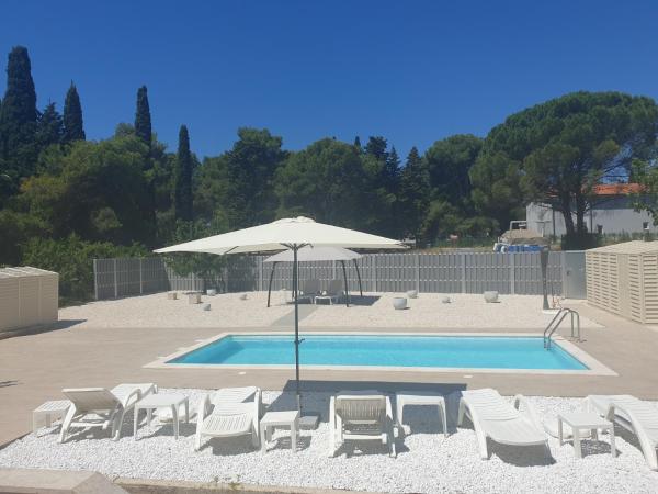 Azur Pearl With Free Ev Ch-station - Pula