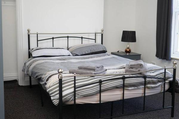 Hullidays - University Side Lg 4 Bed House - Hull