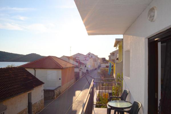 Two Bedroom Apartment In Tisno - Jezera