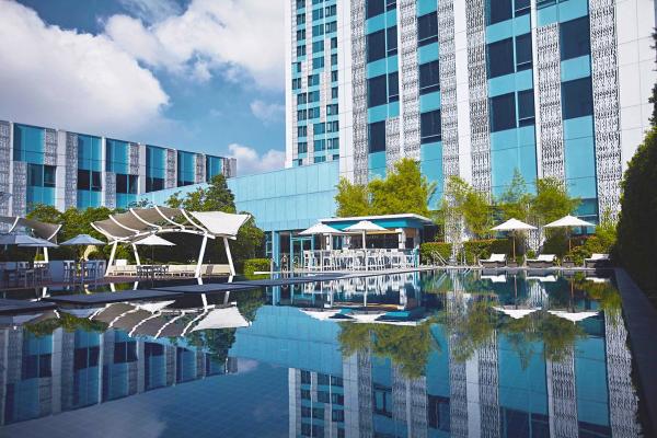 Crimson Hotel Filinvest City, Manila - Carmona