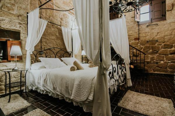 Durmiendo Como Reyes En La Rioja - Haro