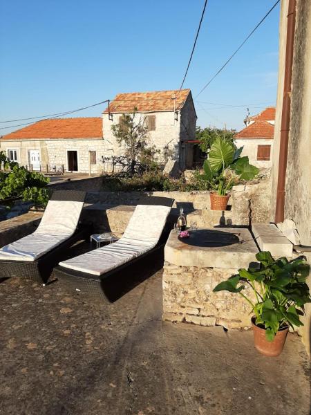 Stari Dvori Poljica - Hvar