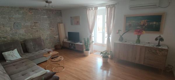 Apartment Elena Rooms - Solin