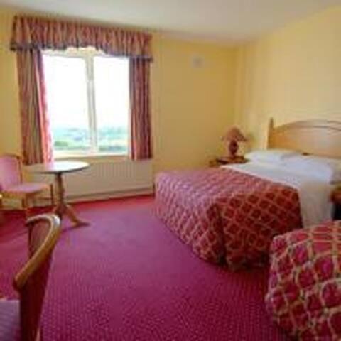 Lavelle's Seaside House & Mickey's Bar - Achill Island