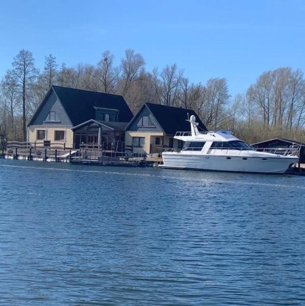 Ausflugsrestaurant & Pension Aalbude & Hausfloßvermietung 15 Ps Am Kummerower See-verchen - Mer Baltique