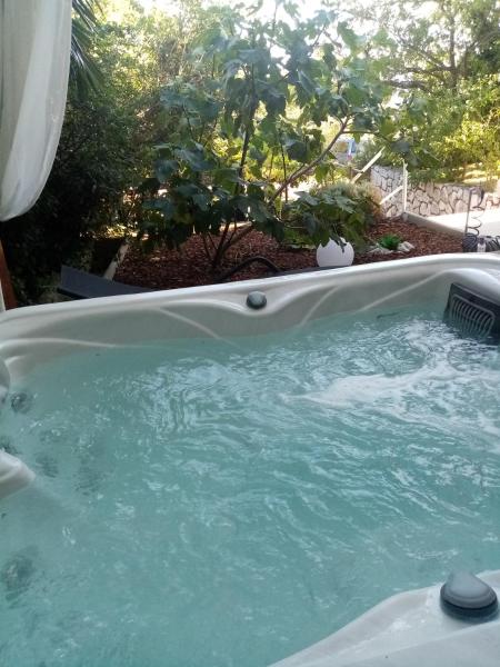 Villa Deluxe "H" - Private Jacuzzi - Vrbnik