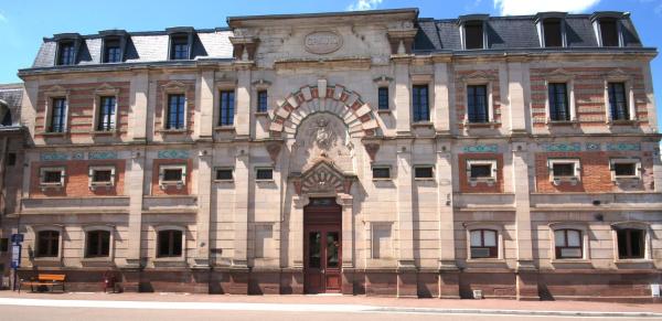 F2 Aux Pieds Des Thermes 3 éToiles - Luxeuil-les-Bains