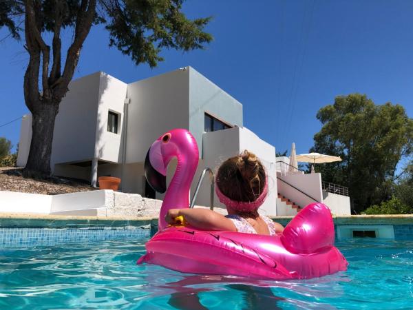 Made In2 - Creative Guest House - Montargil