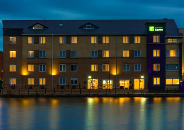 Holiday Inn Express Cardiff Bay By Ihg - Cardiff