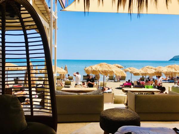 Cubaneros Holiday Inn - Kalamaki