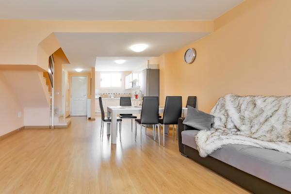 Yellow 3 Bedroom Large Apartment For 10 Guests - Canarias