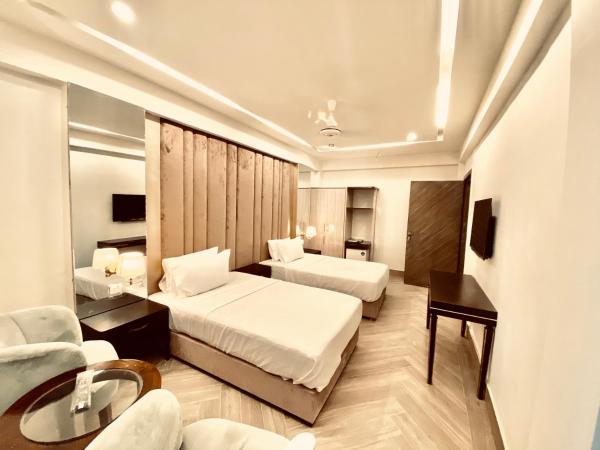 Shelton's Ambassador - Islamabad