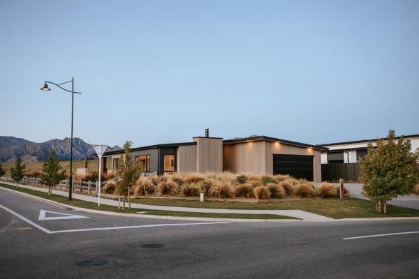 Bull Ridge Retreat - Sleeps 6 - Spa Pool - Sauna - Mountain Views - Wanaka