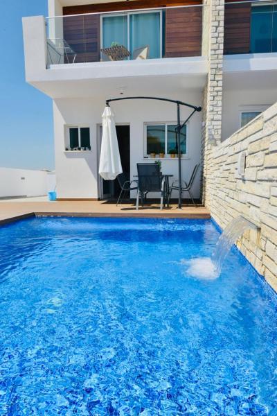 Melanos Residence 2 Bdrm Townhouse With Private Pool - Paphos