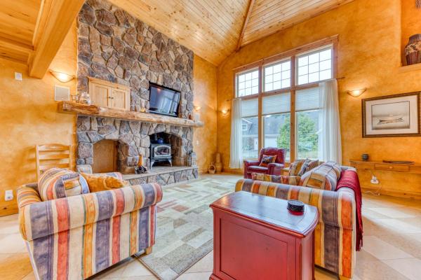 Rockaway Charm - Rockaway Beach, OR