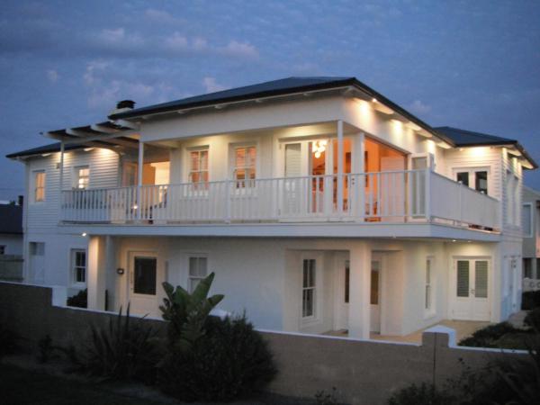 Shore's Edge Luxury Oceanfront Home - Hermanus