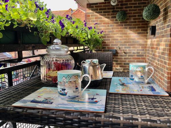 St Georges Balcony Suite With Parking - Fareham