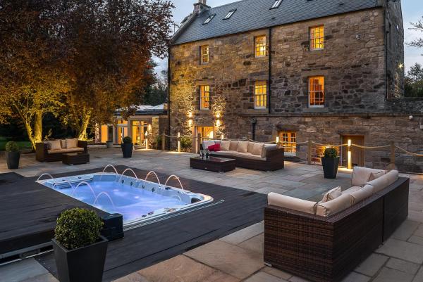 The Old Millhouse - Luxury Retreat With Sauna, Cold Plunge, Yoga & Swim Spa - Edinburgh