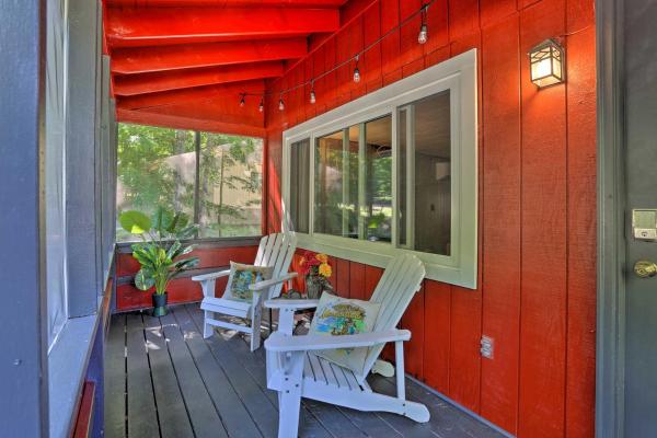 Arrowhead Lake Amenities Quaint Home With Fireplace - Poconos