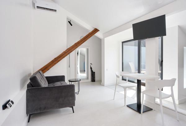 White Door Apartments Mansard Heart Of Odessa 2 - Odesa