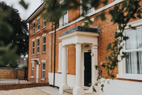 The Stay Company - Dalby House - Staffordshire