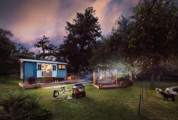 The Wriggly Tin & Baa Spa At Tregoose Old Mill - Mawgan Porth