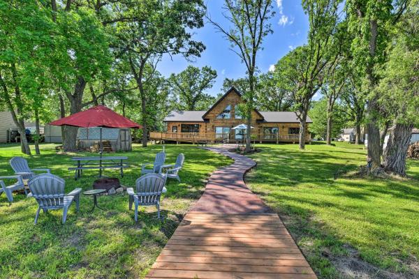 Spacious Pearl Lake Retreat With Yard And Private Dock - Annandale, MN