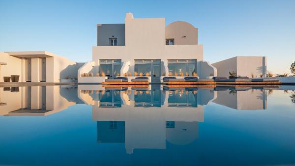 Volcanic Arc Suites - Oia
