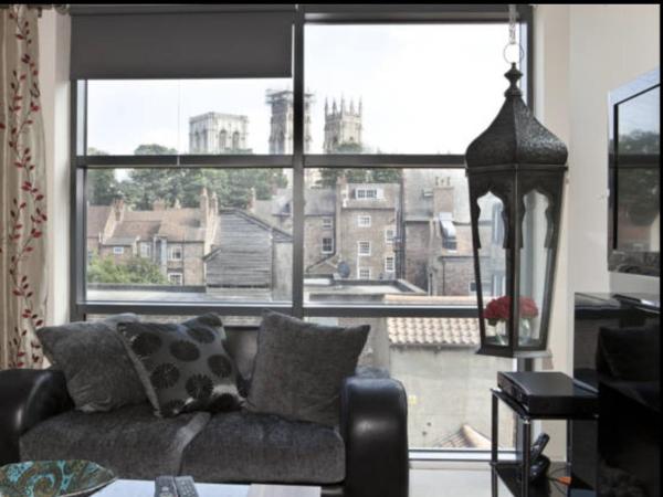 Churchill Two Bedroom Apartments With Free Parking And The Minster View - York