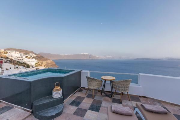 Secret Legend Suites - Oia
