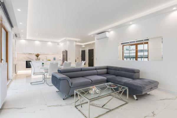 Karolkowa 28a - Luminous Apartment With Balcony By Renters Prestige - Warsaw